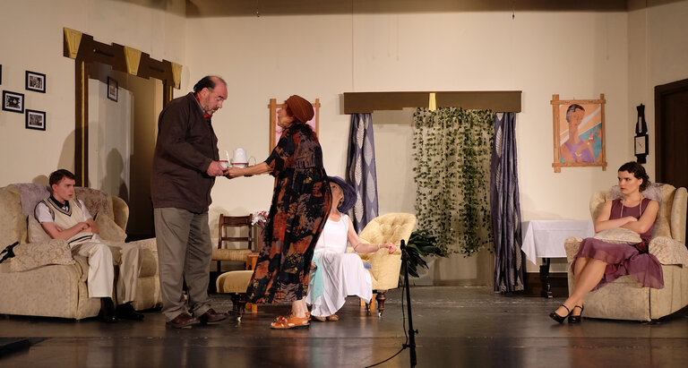 Hay Fever – St James's Players